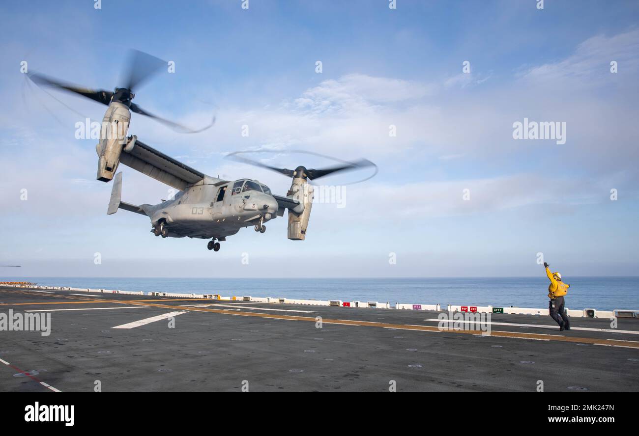 220902-N-EI127-1194 PACIFIC OCEAN (Sept. 2, 2022) – An MV-22 Osprey ...