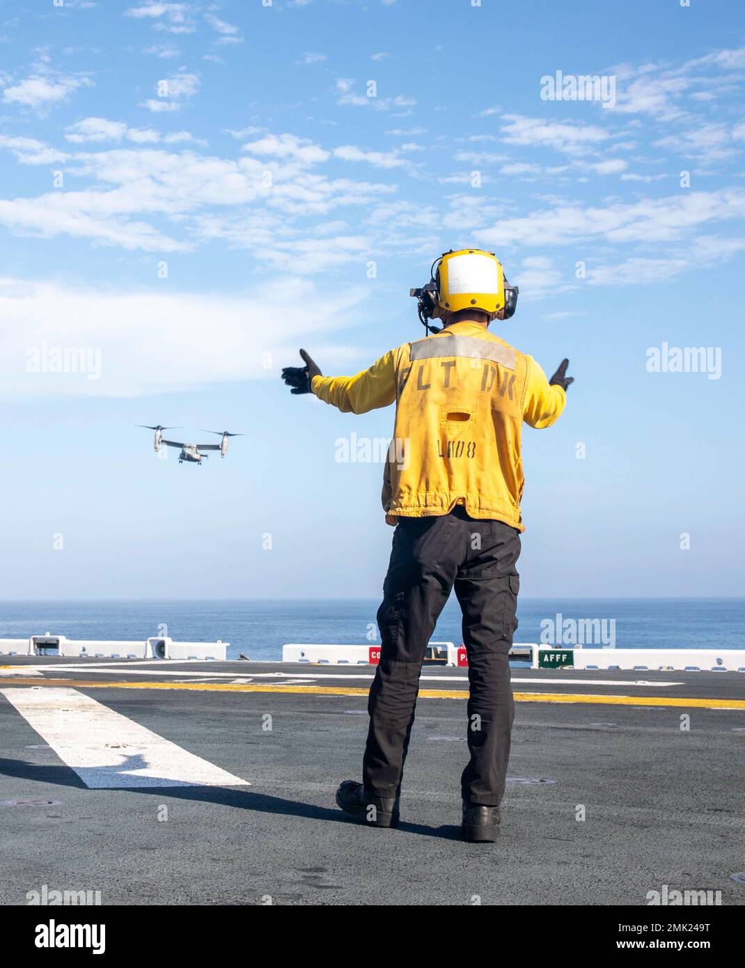 220902-N-VS068-1019 PACIFIC OCEAN (Sept. 2, 2022) – Aviation Boatswains ...