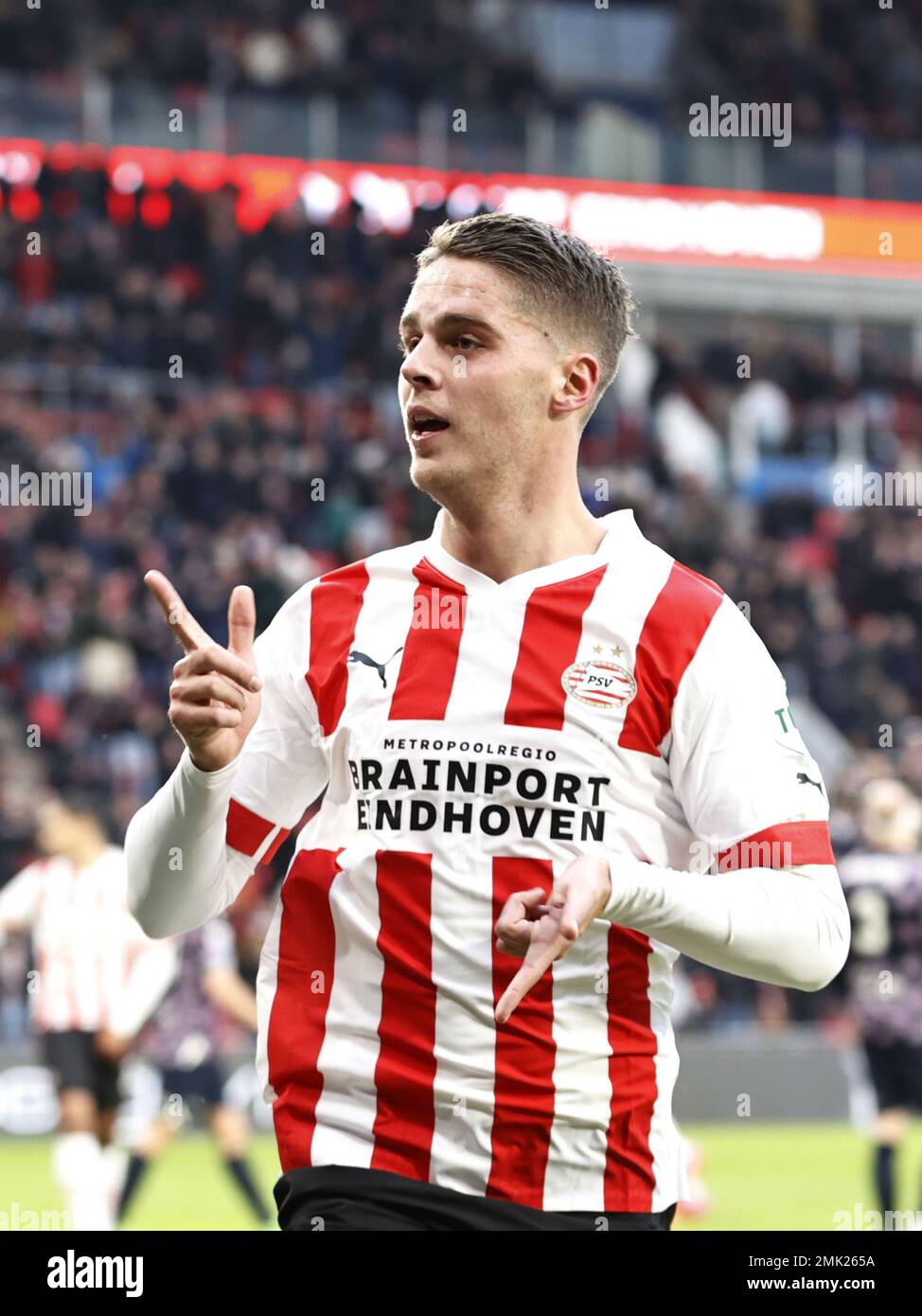 EINDHOVEN - Joey Veerman of PSV Eindhoven celebrates the 1-0 during the ...
