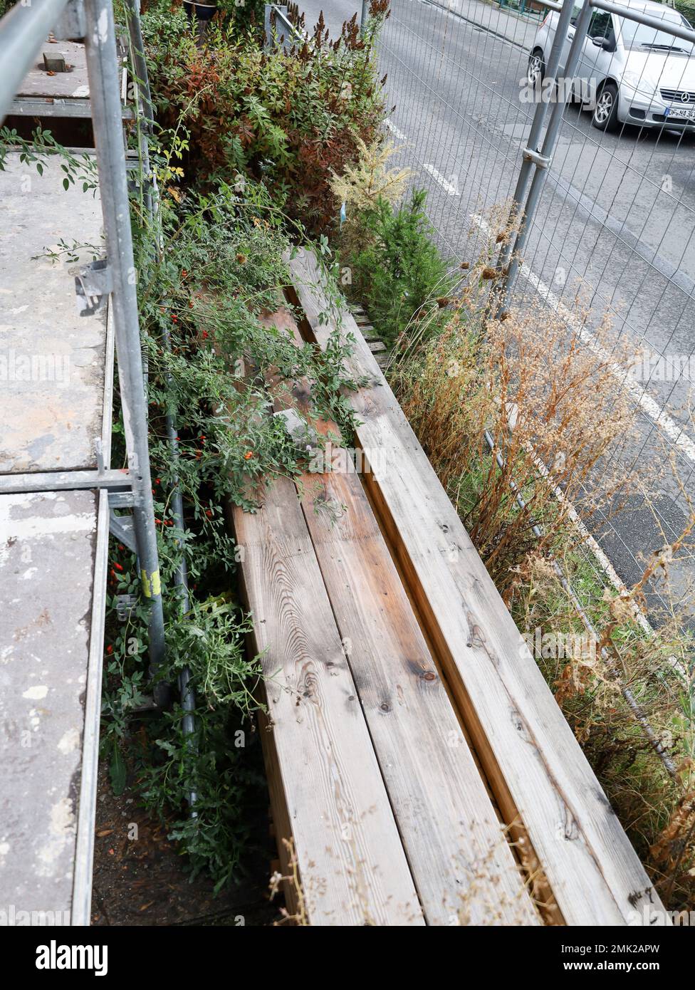 bungle in building a house Stock Photo - Alamy