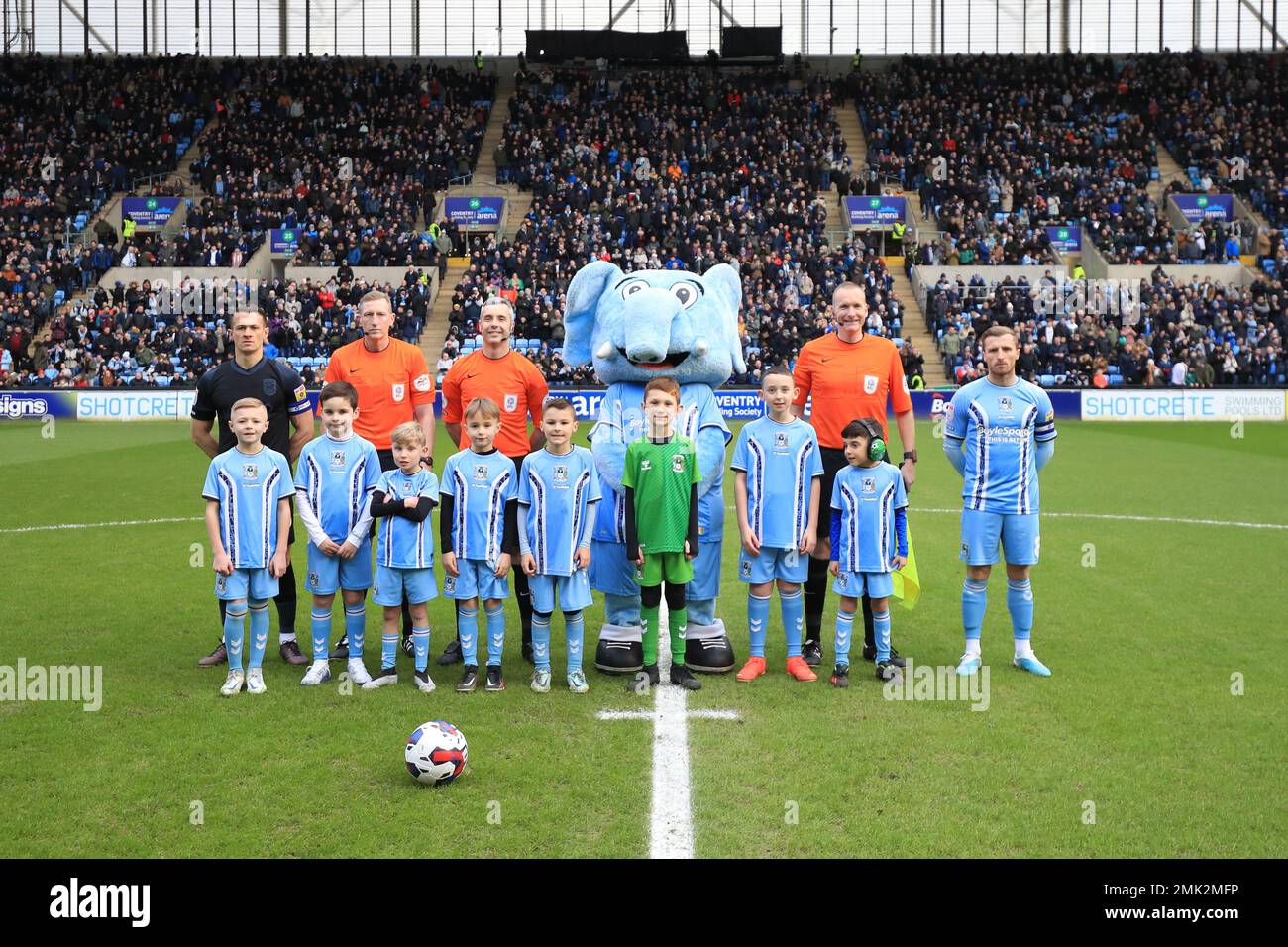 Huddersfield Town's Jonathan Hogg (left), Coventry City's Jamie Allen ...