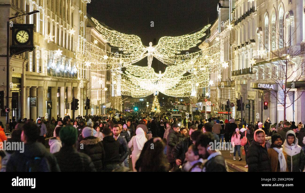 Crowds gather at Piccadilly Circus ahead of New Year’s Eve firework ...