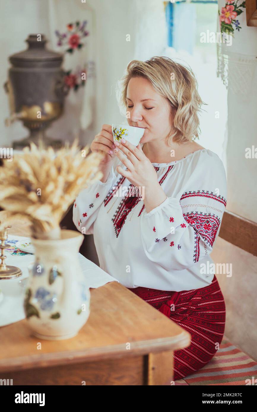 Ukrainian peasant house hi-res stock photography and images - Alamy