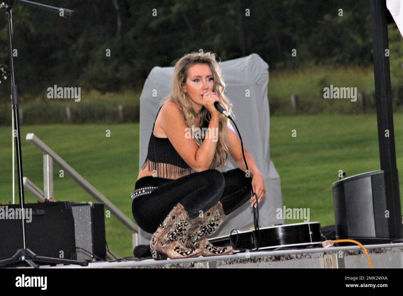 Country sounds hi-res stock photography and images - Alamy