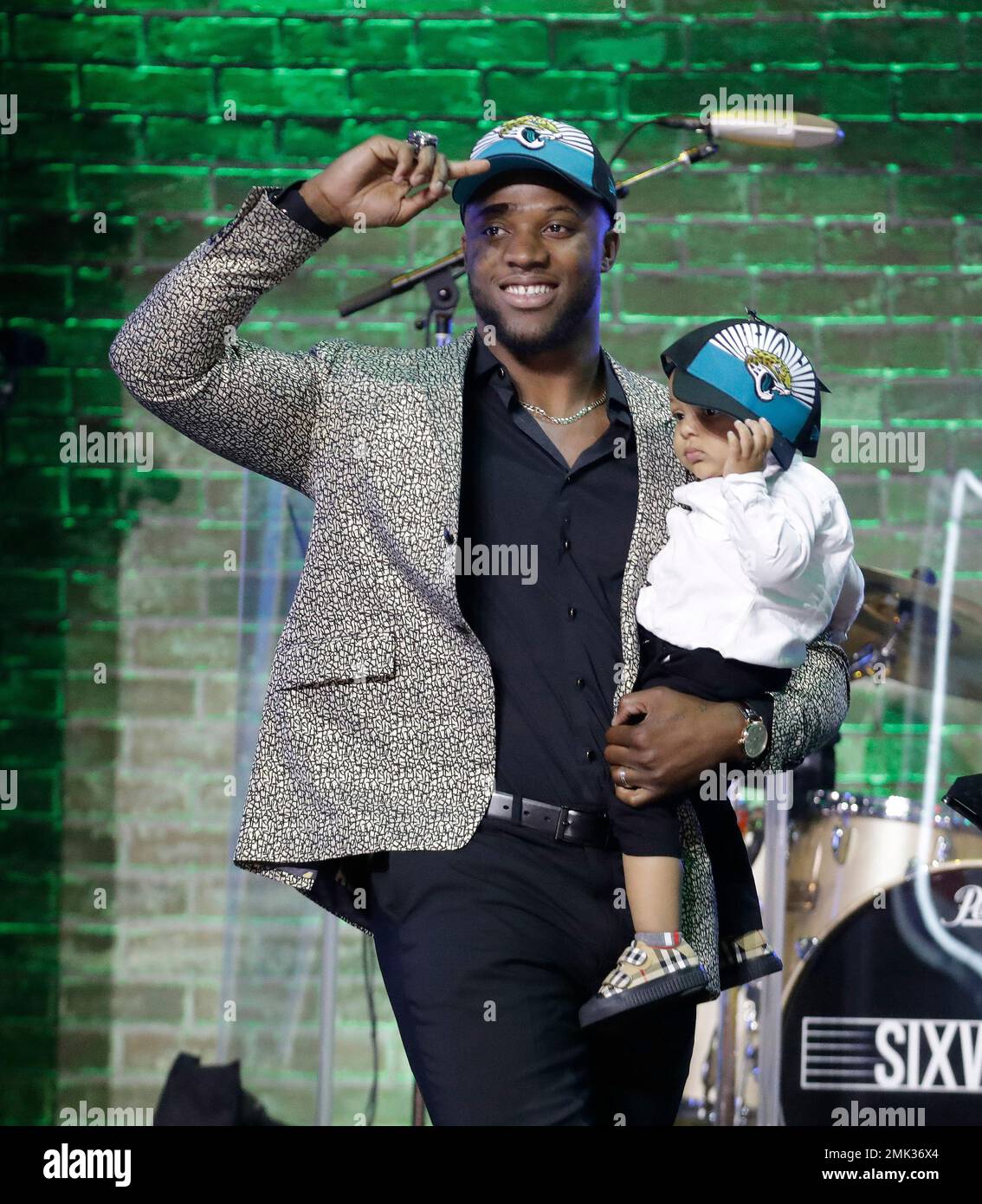 Kentucky linebacker Josh Allen poses with NFL Commissioner Roger ...