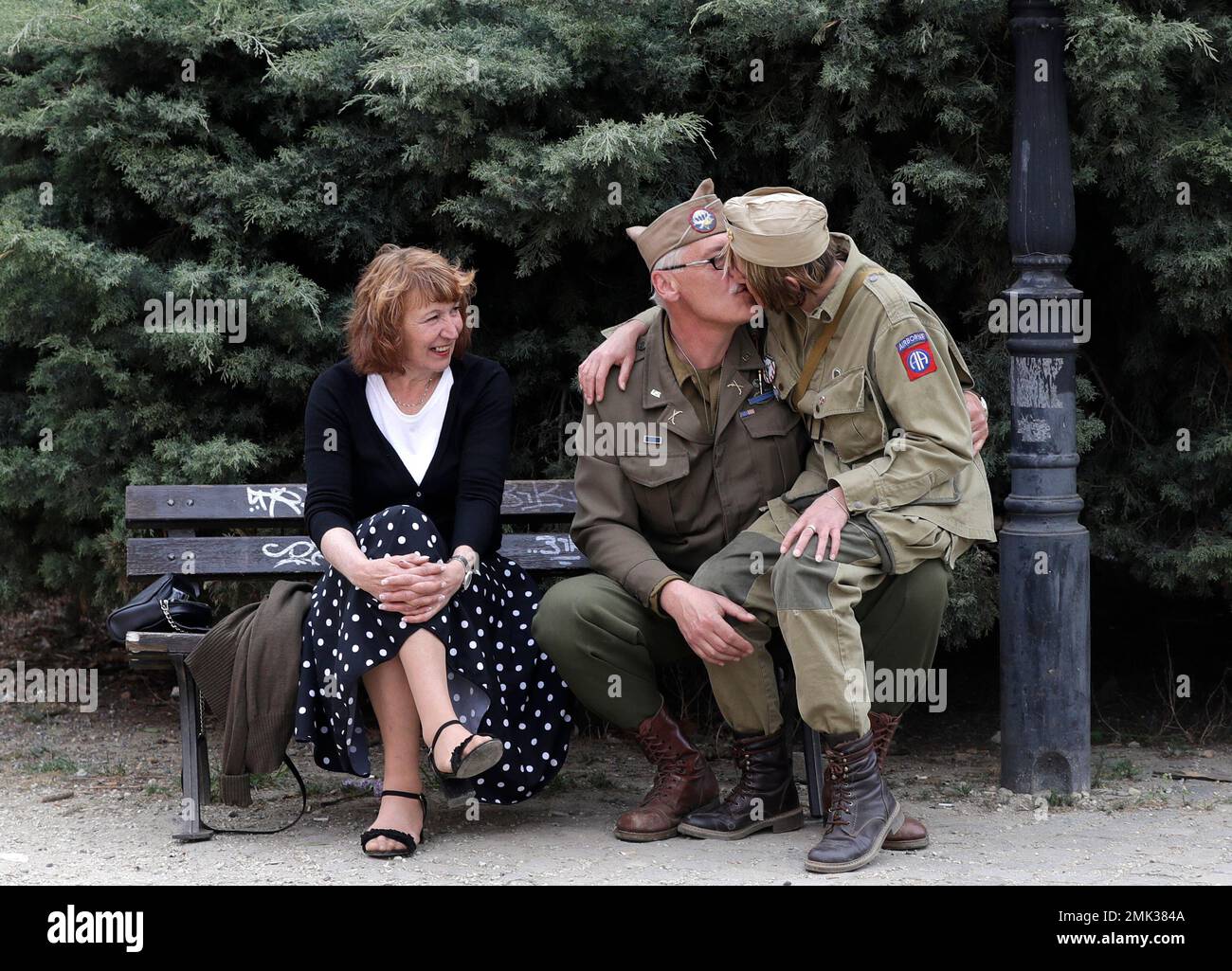 History enthusiasts dressed in U.S. Army World War II uniforms kiss ...