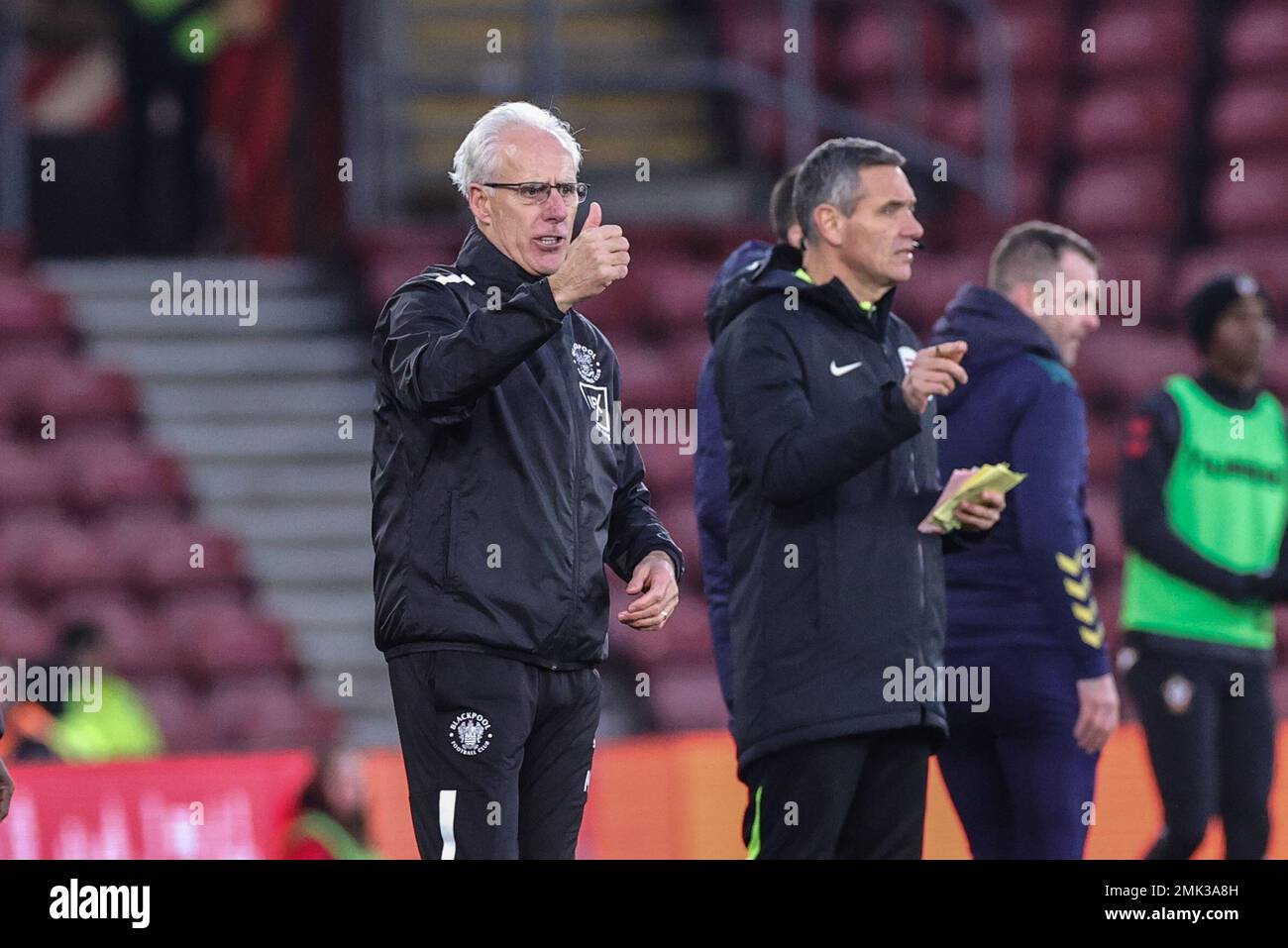 Mick McCarthy Manager of Blackpool gives players the thumbs up during ...