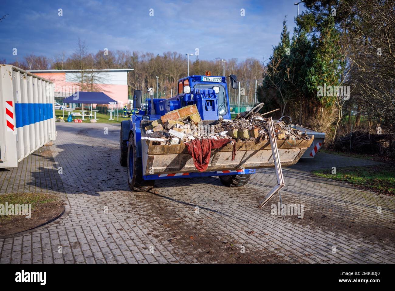 Members of THW remove construction debris with the help of a wheel ...