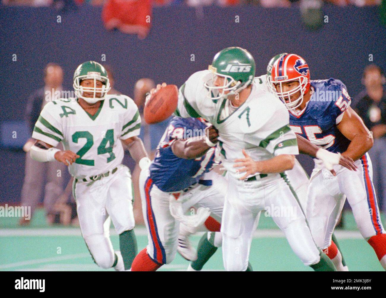 New York Jets quarterback Ken O'Brien, center, attempts a second ...