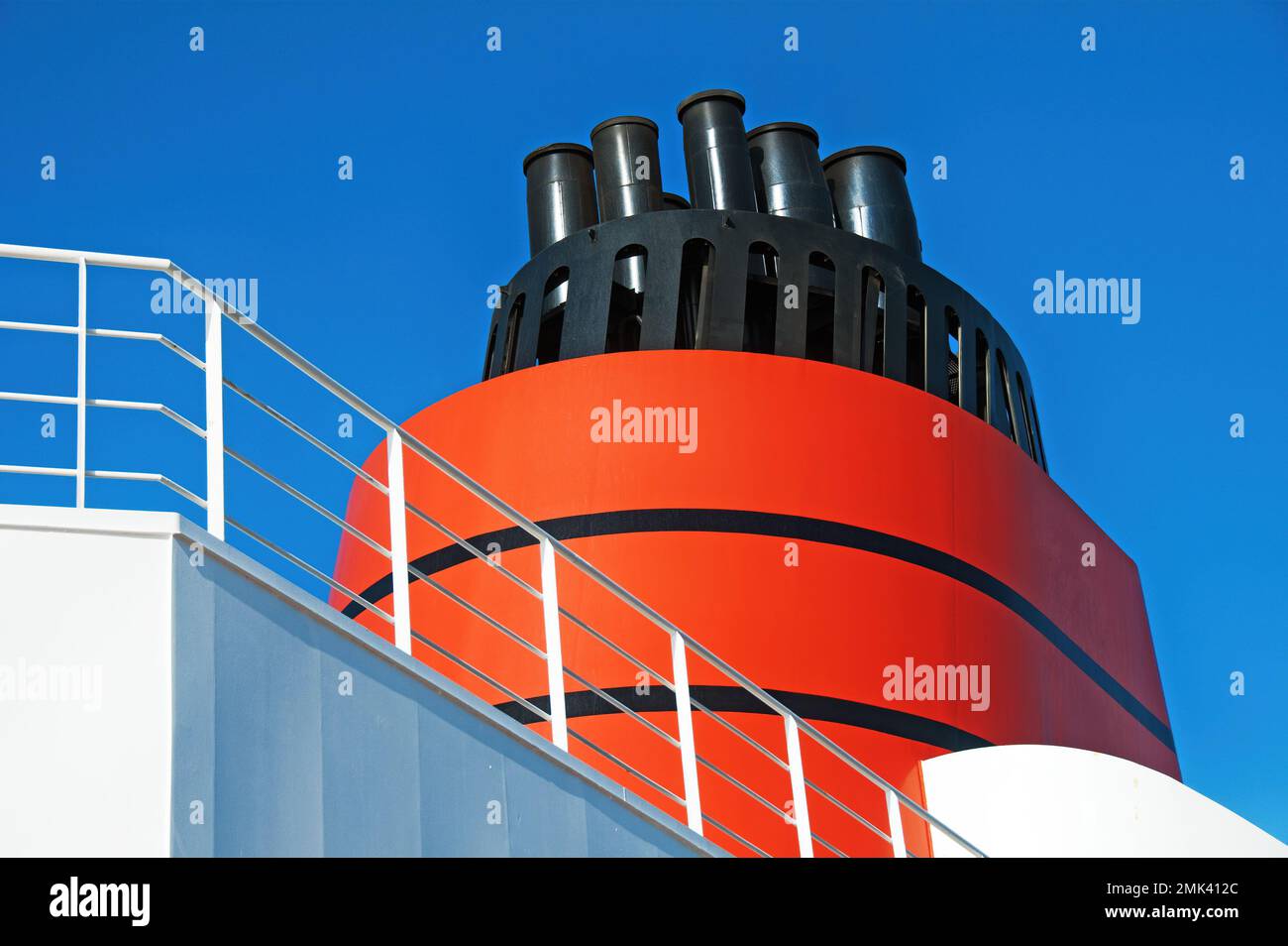 A graphic detail view of the Cunard funnel colours on the Vista class ...