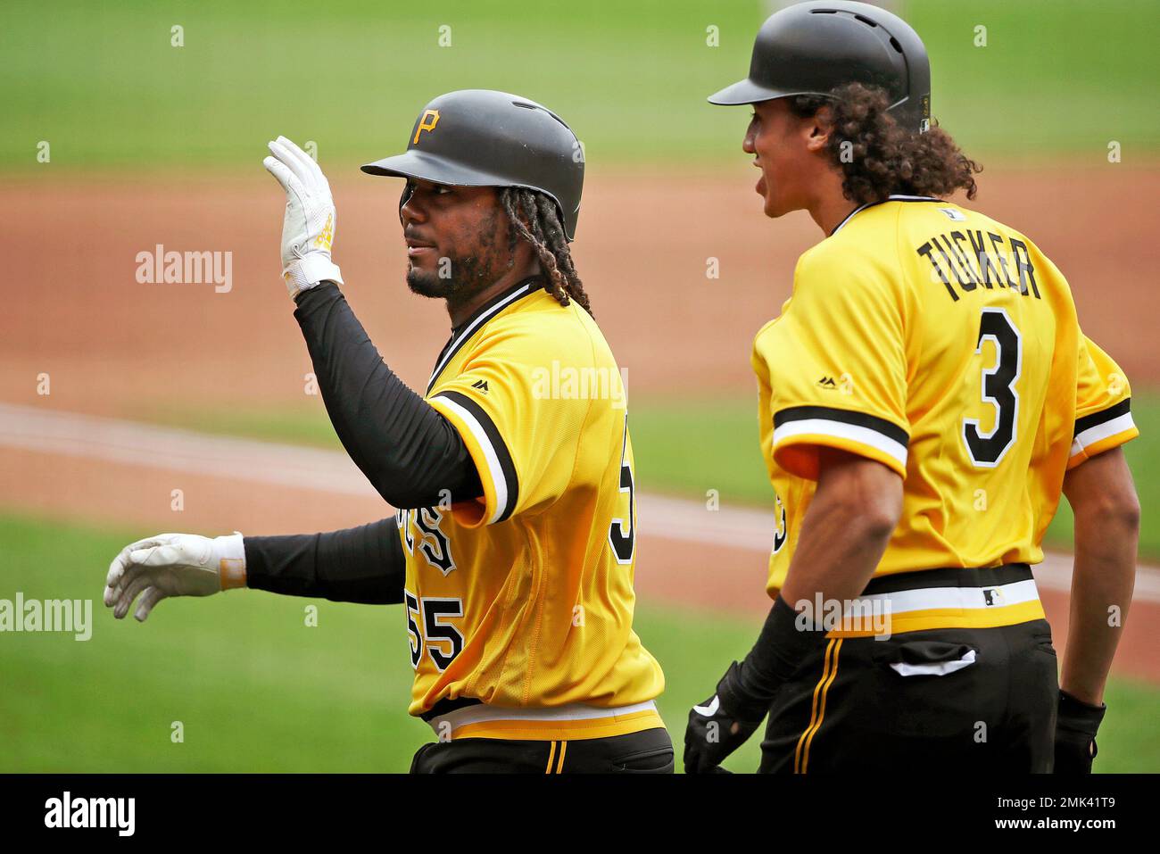 CORRECTS TO FOURTH INNING- Pittsburgh Pirates' Josh Bell, left, heads ...
