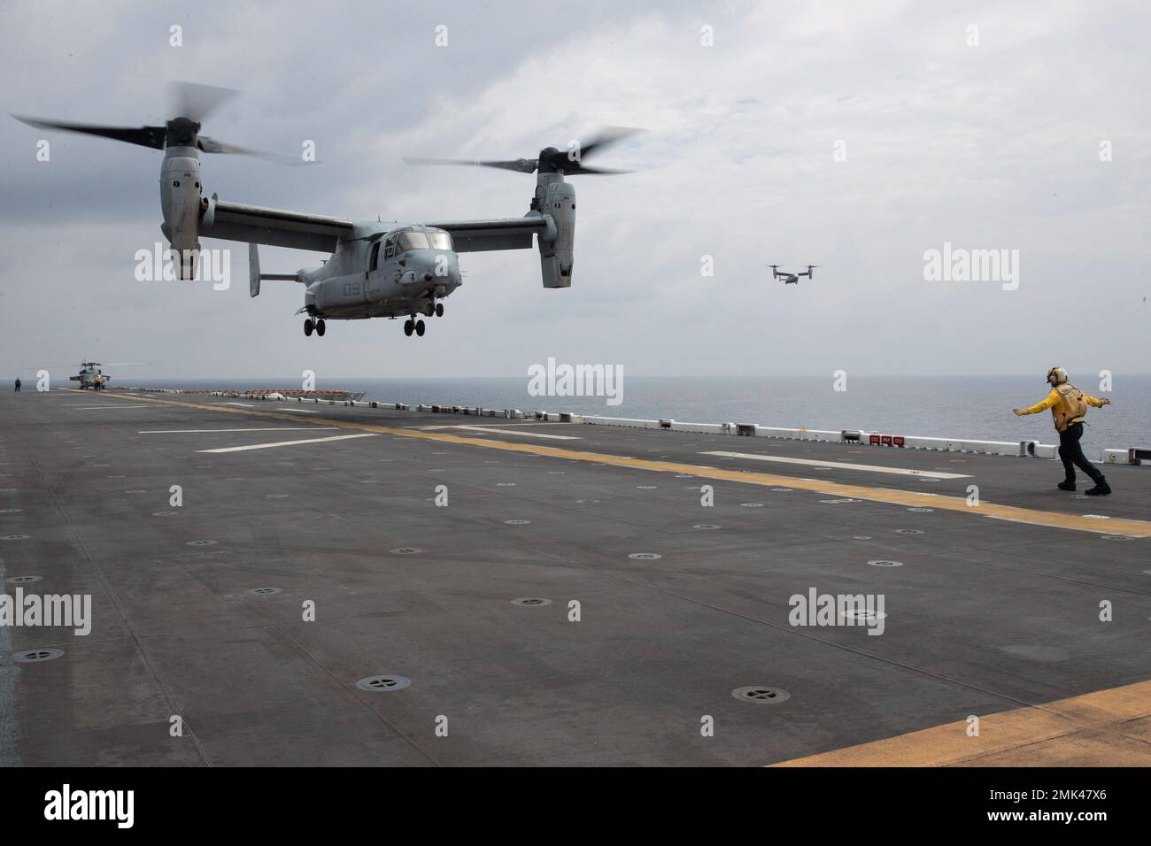 220905-N-XN177-1112 SOUTH CHINA SEA (Sept. 5, 2022) – An MV-22 Osprey ...