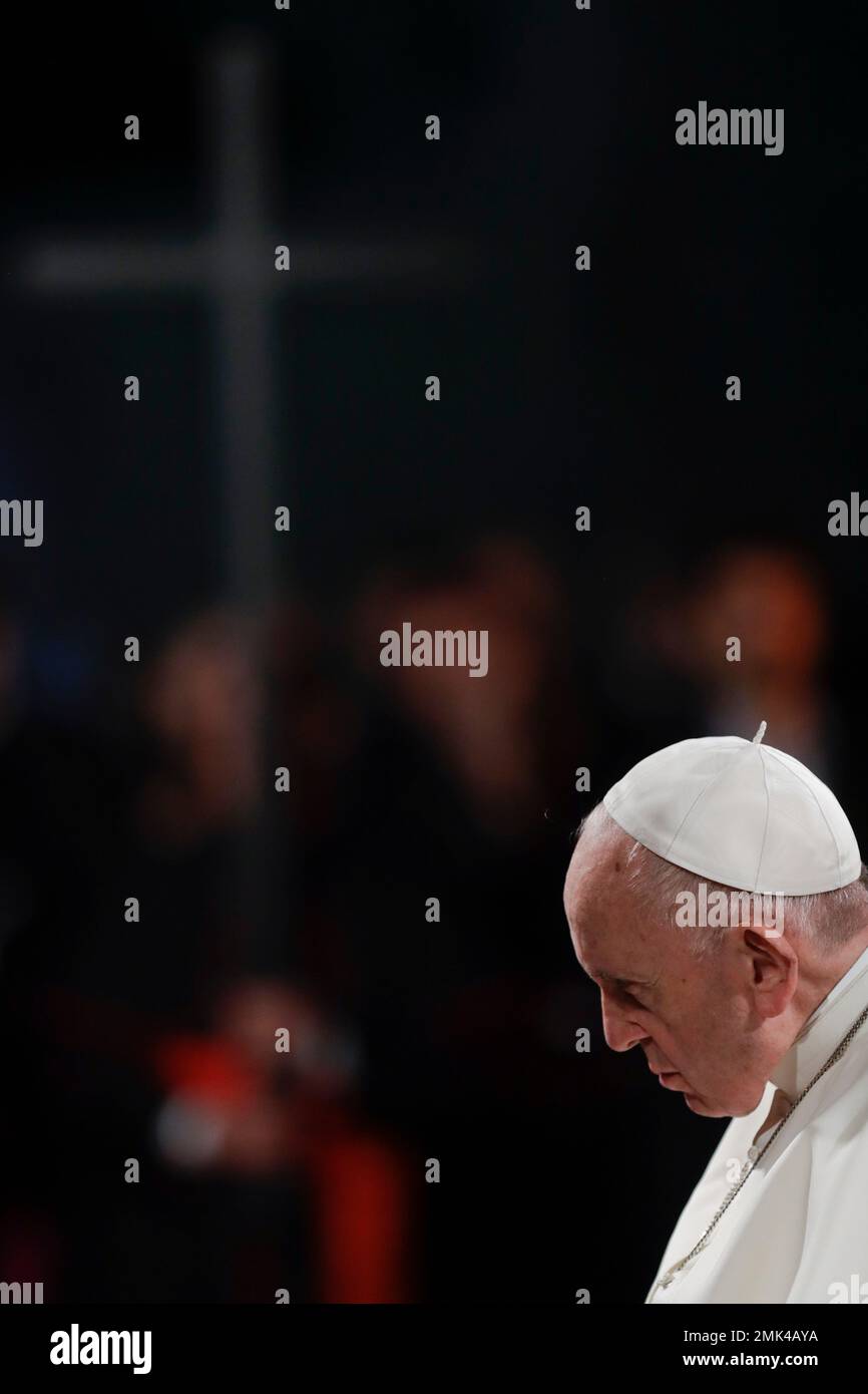 Pope Francis presides over the Via Crucis (Way of the Cross) torchlight ...