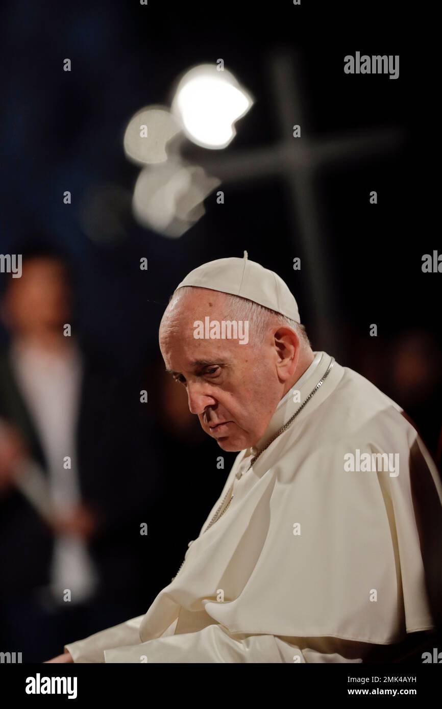 Pope Francis presides over the Via Crucis (Way of the Cross) torchlight ...