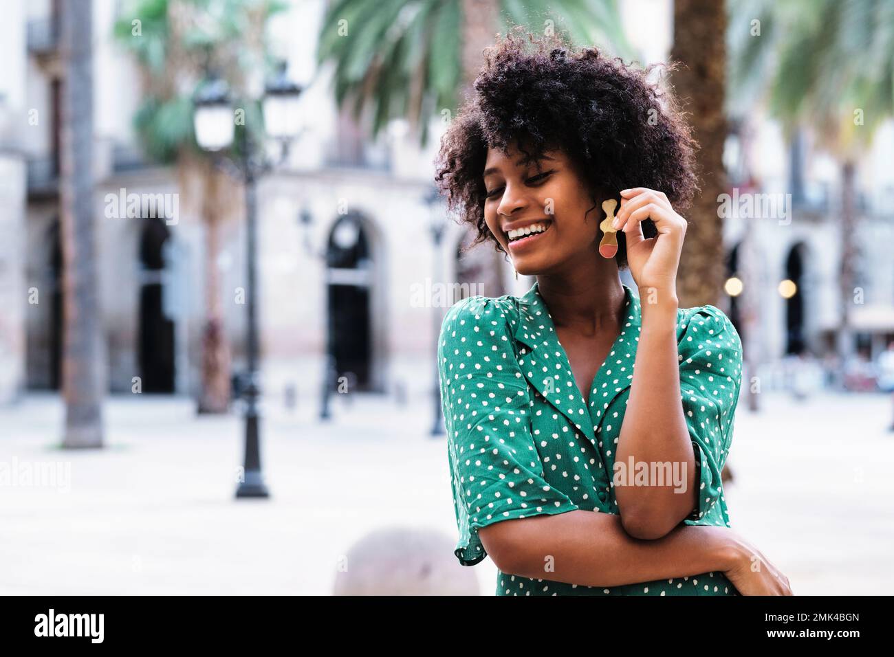 Fashion happy outdoors smiling hi-res stock photography and images - Alamy