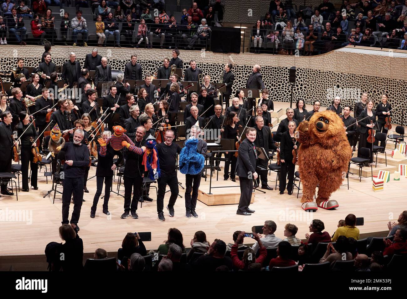 Hamburg, Germany. 28th Jan, 2023. The puppeteers with their puppets of ...