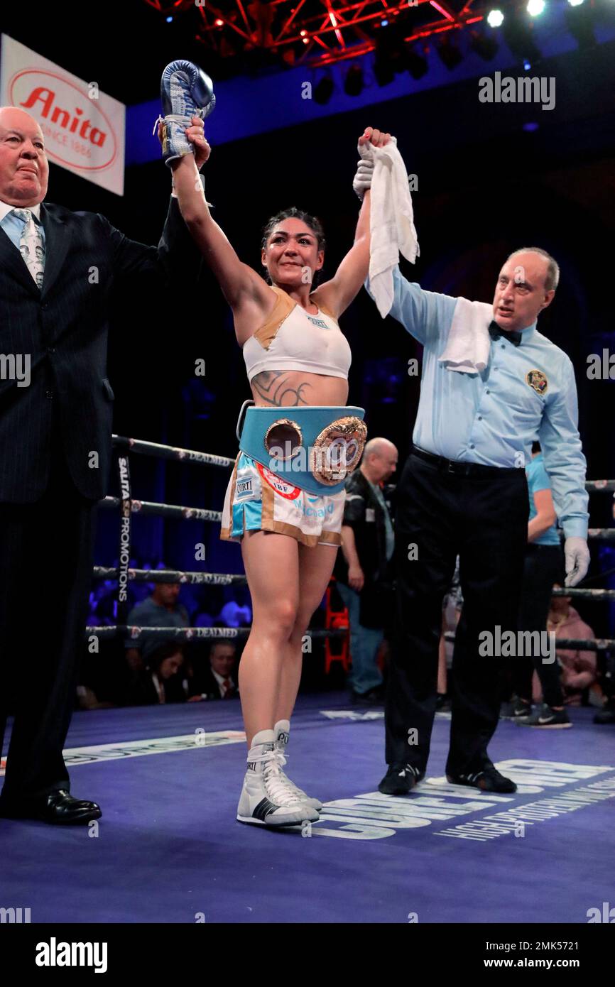 Brenda Karen Carabajal wears the belt after defeating Elena Gradinar ...