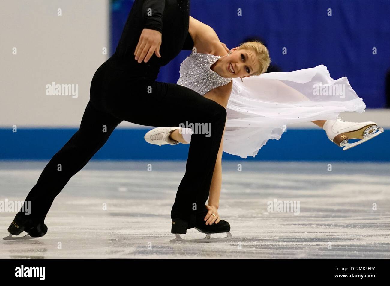 Canada's Kaitlyn Weaver and Andrew Poje perform their ice dance free ...