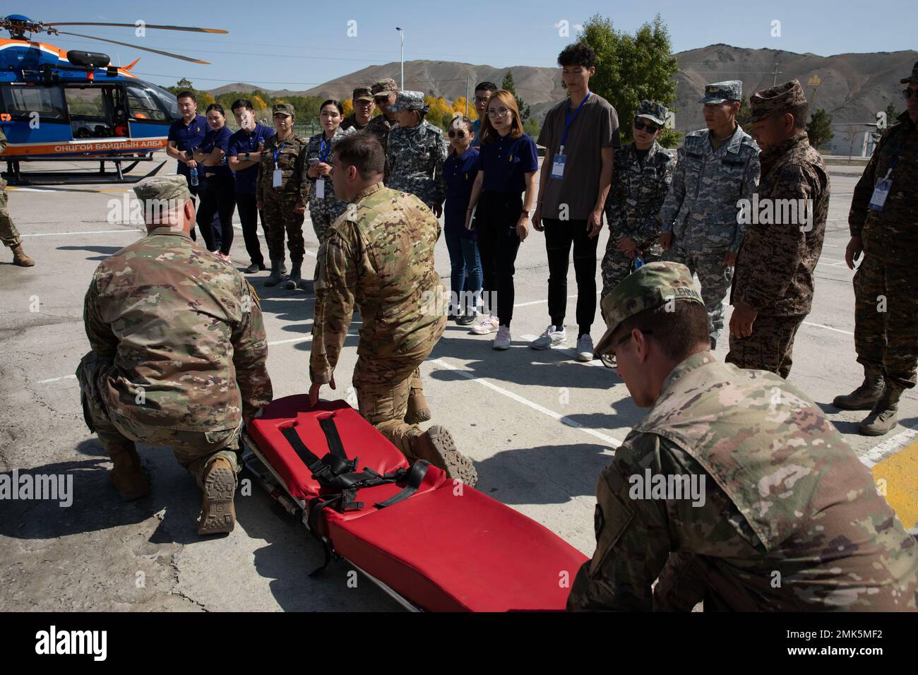 Soldiers assigned to the 1-52nd General Support Aviation Battalion ...