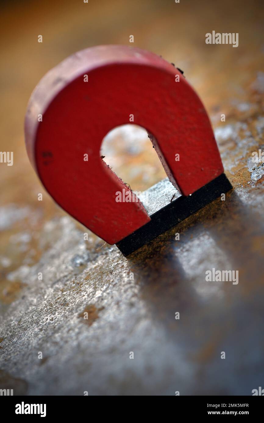 Magnetic force hi-res stock photography and images - Alamy