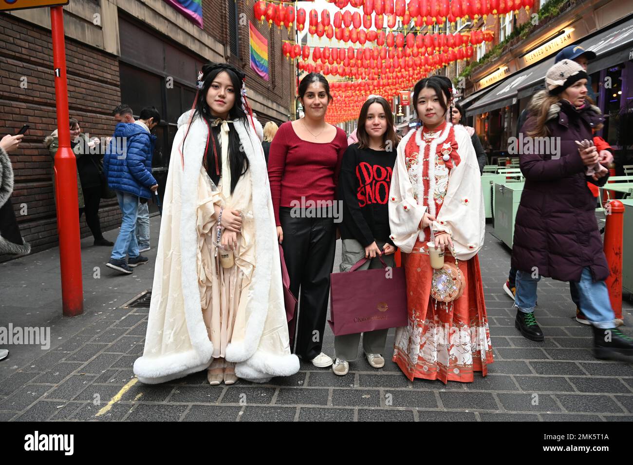 London, UK. 28th Jan, 2023. January 28 2023. London, UK. Tourists want ...
