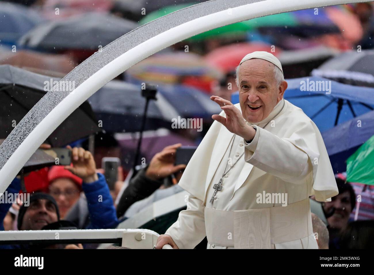 Pope Francis arrives for his weekly general audience in St. Peter's ...