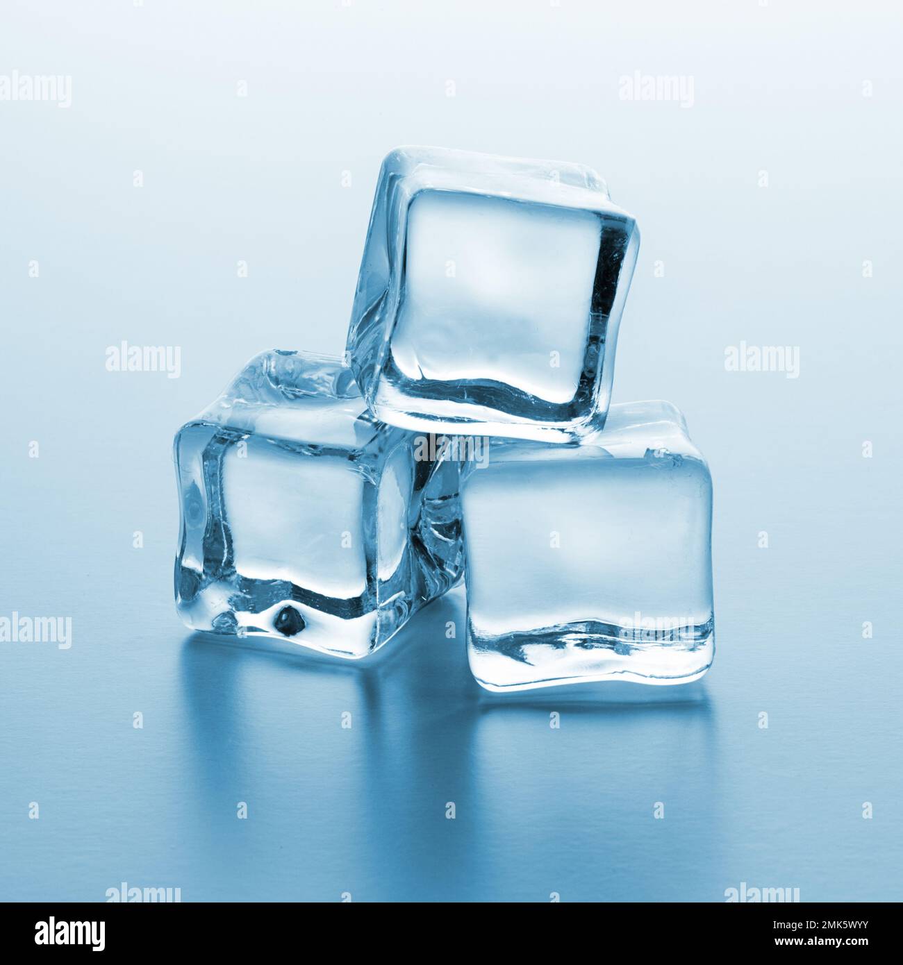 pile of ice cubes Stock Photo - Alamy