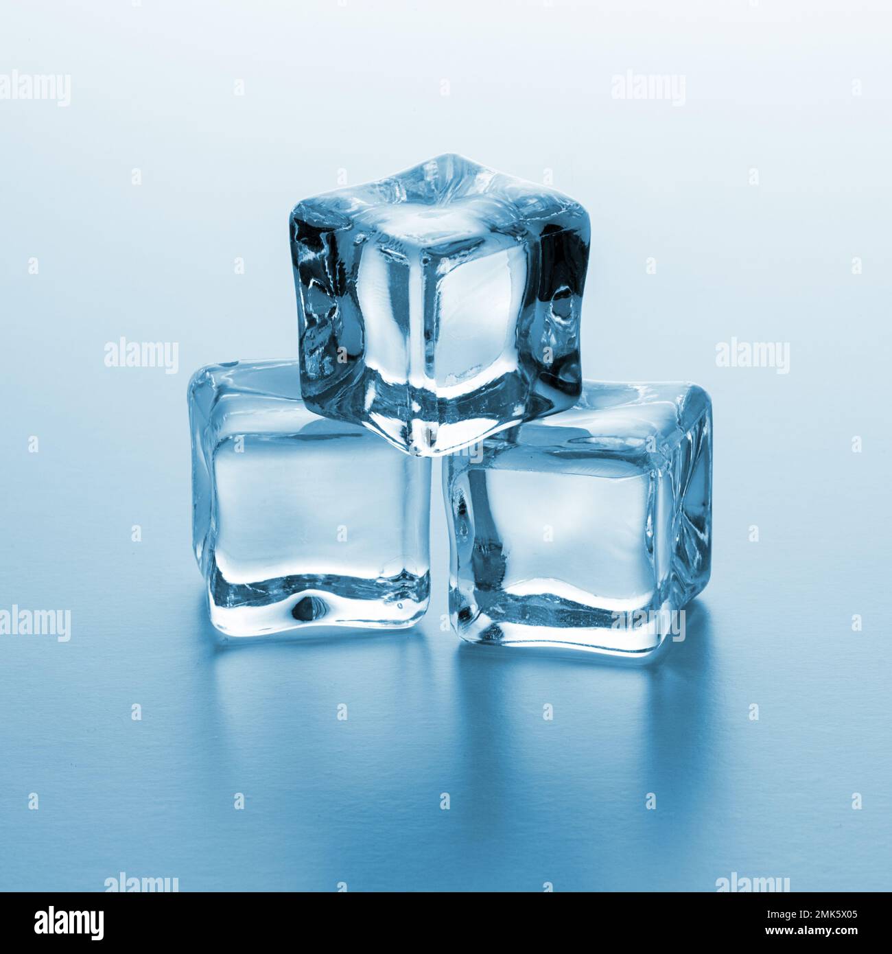 Heap of ice hi-res stock photography and images - Alamy