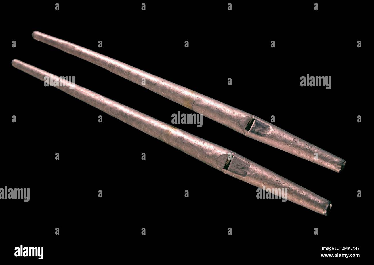 PIEZAS DE ARMONIO POR DONDE SE PRODUCE EL SONIDO Stock Photo - Alamy