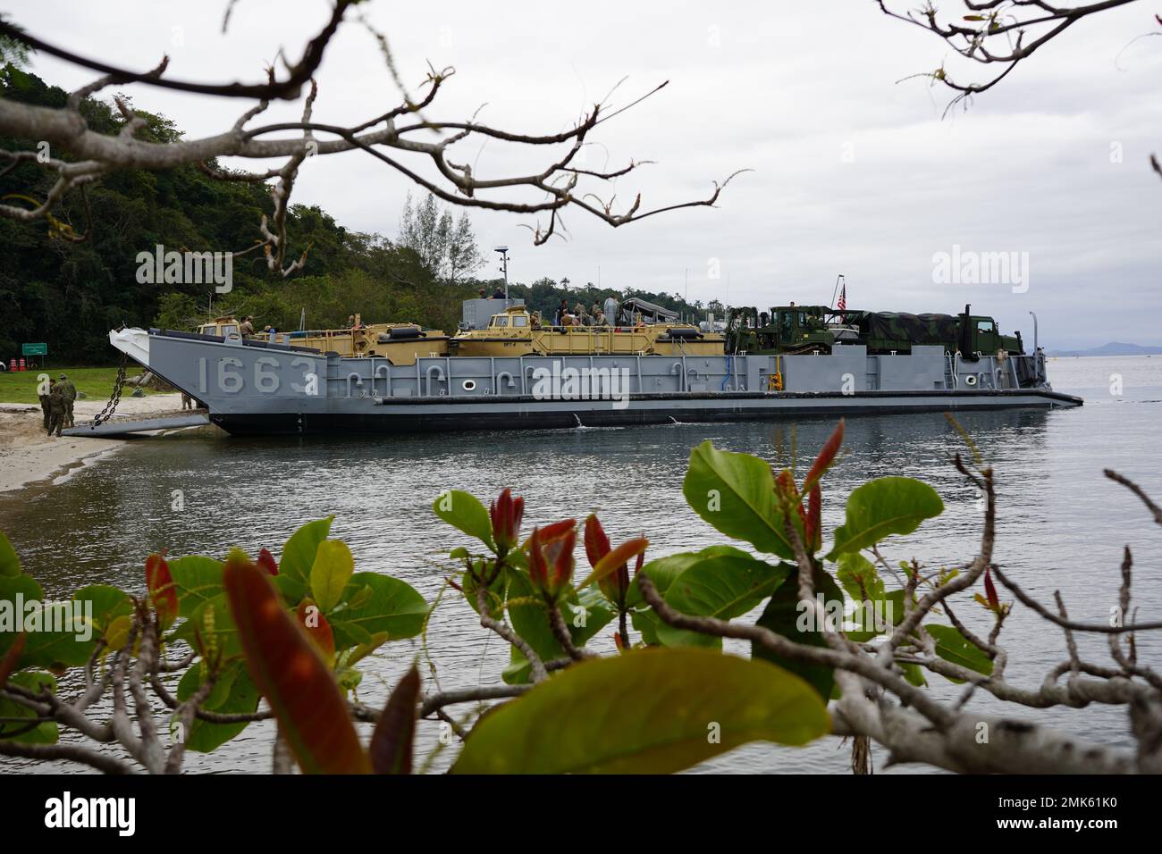 Landing Craft, Utility 1663, assigned to the USS Mesa Verde (LPD 19 ...