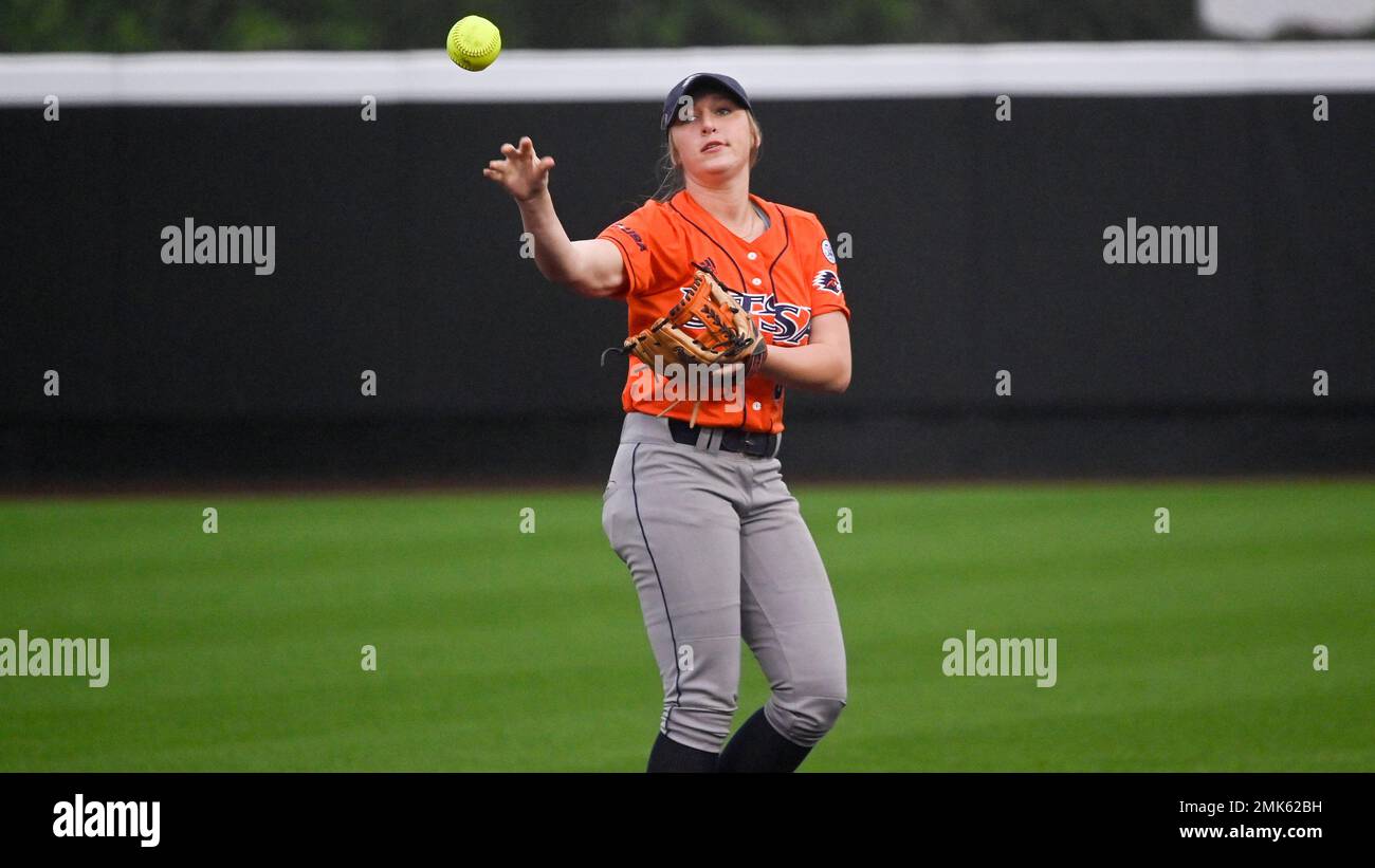 UTSA's Brycen Blinco throws during an NCAA softball game against UIW on ...