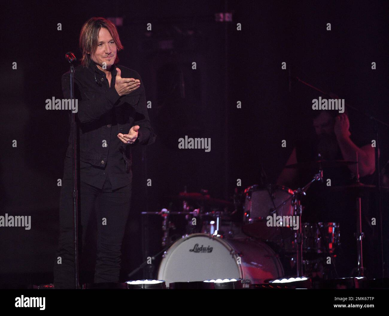 Keith Urban gestures to the audience after performing "Burden" at the ...
