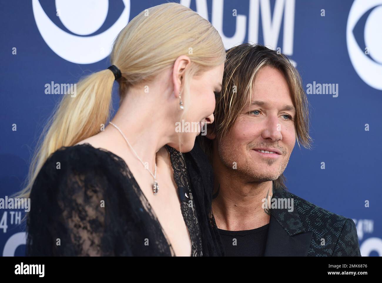 Nicole Kidman, left, and Keith Urban arrive at the 54th annual Academy ...