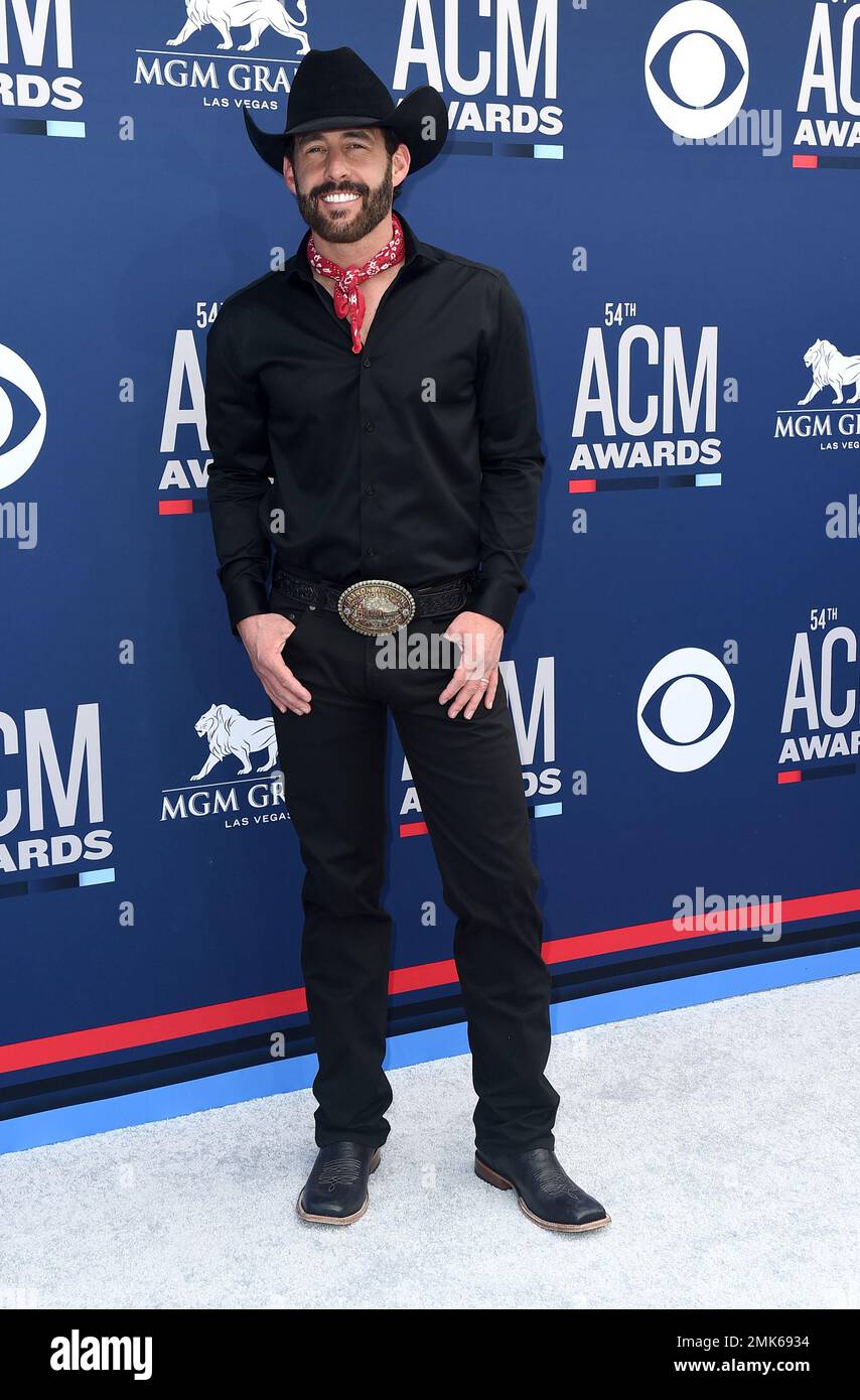 Aaron Watson arrives at the 54th annual Academy of Country Music Awards ...