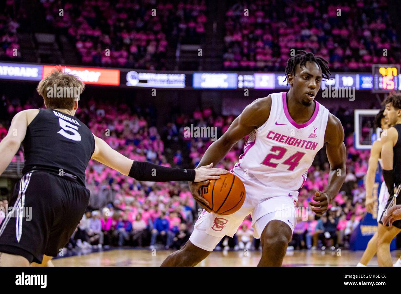Creighton's Arthur Kaluma (24) drives to the basket past Xavier's Adam ...