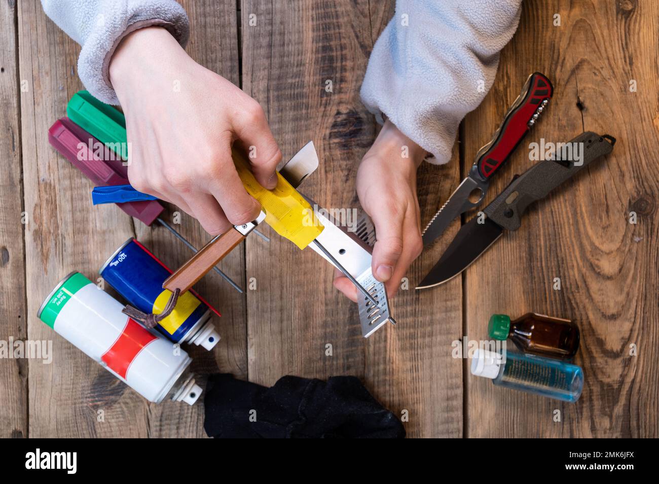 The choice of angle for sharpening the knife. Sharpening the knife at ...