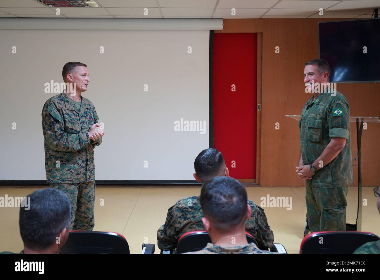Brig. Gen. Len "Loni" Anderson, left, commanding general of 4th Marine ...