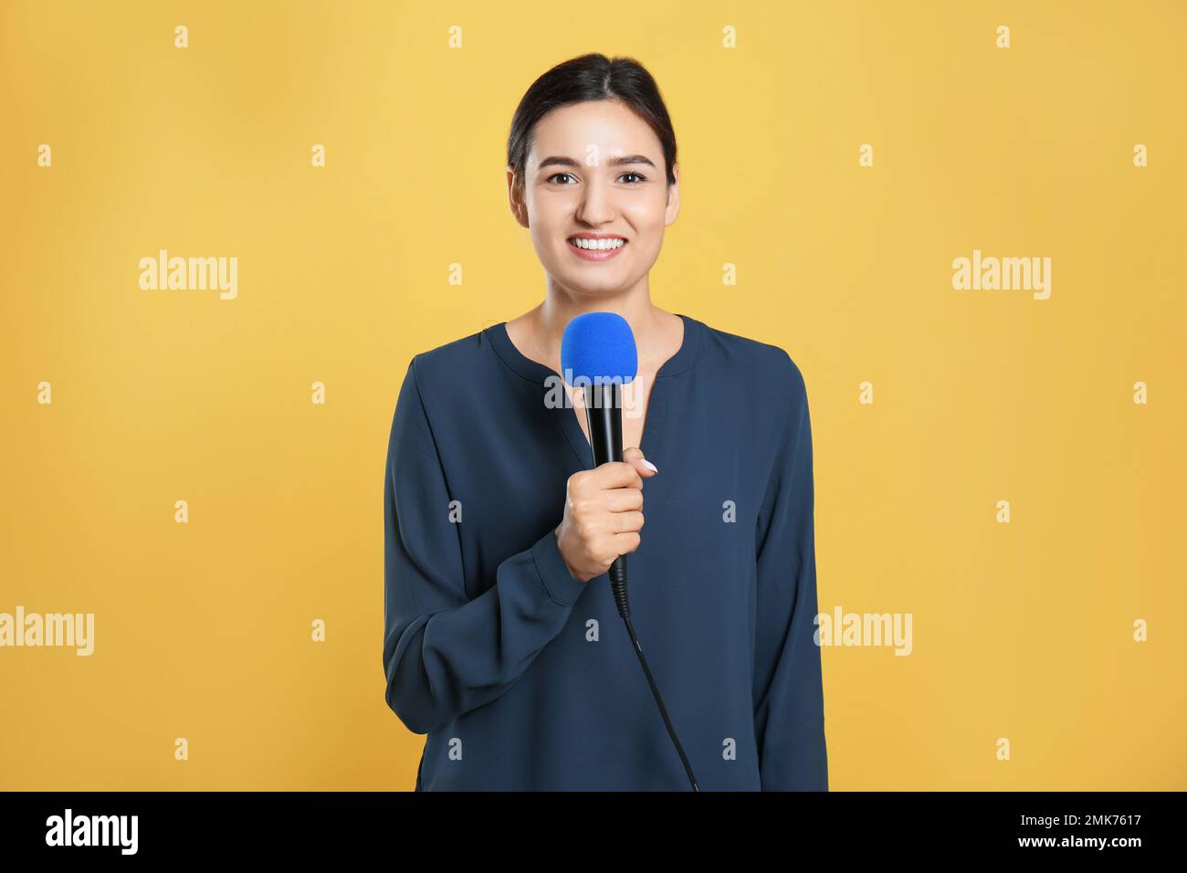 News anchor female hi-res stock photography and images - Alamy