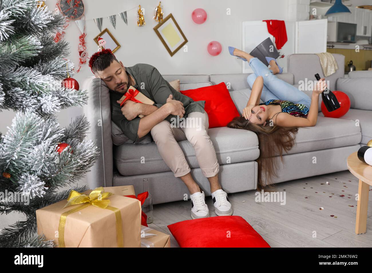 Messy table living room party hi-res stock photography and images - Alamy
