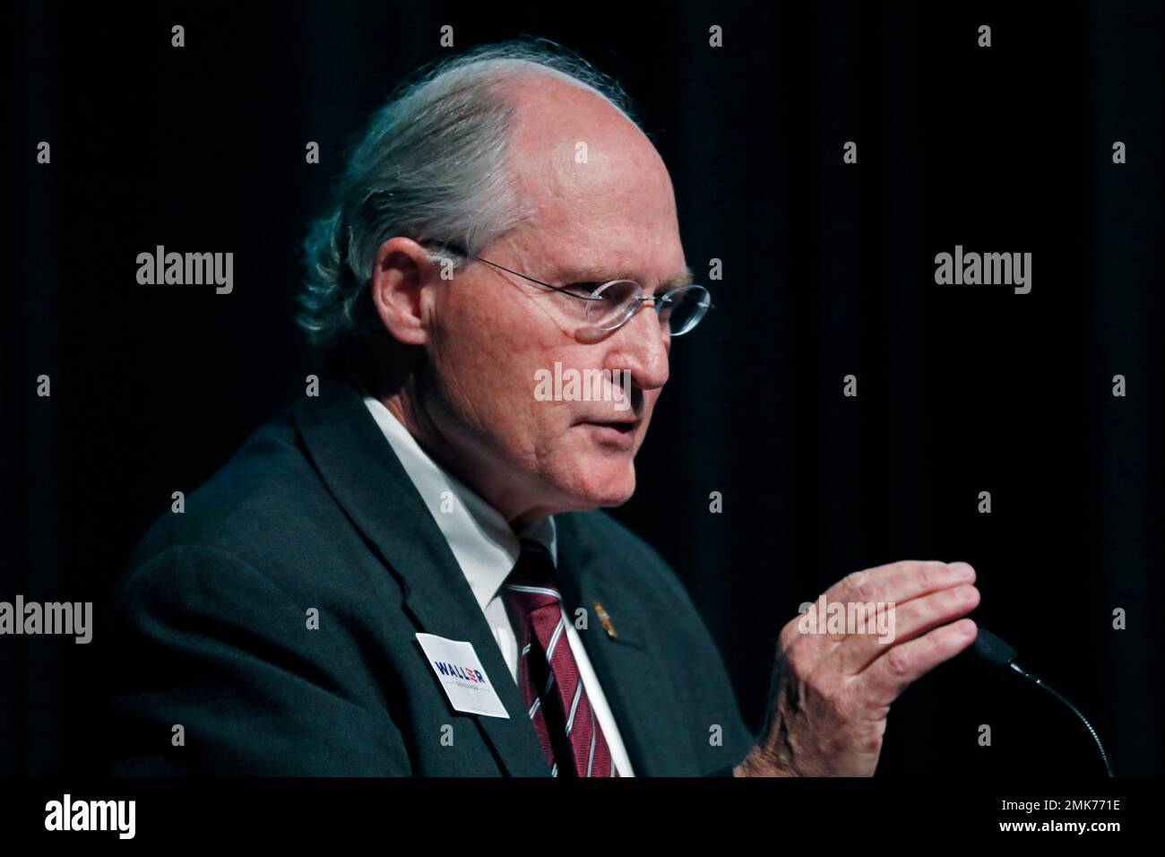 Former Supreme Court Chief Justice Bill Waller gestures during a debate ...