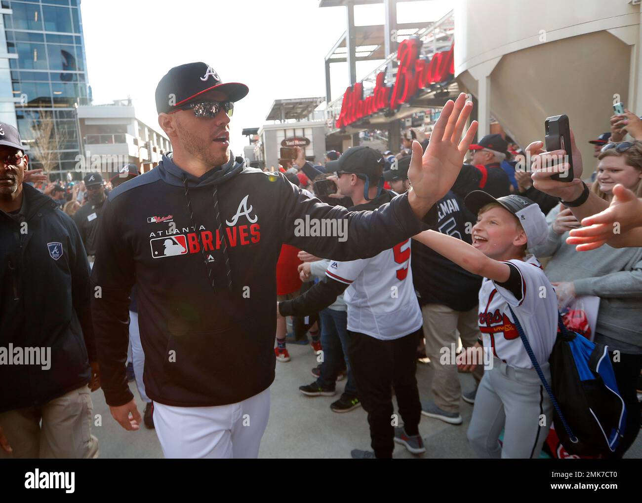 Atlanta Braves first baseman Freddie Freeman (5) is greeted by fans as ...