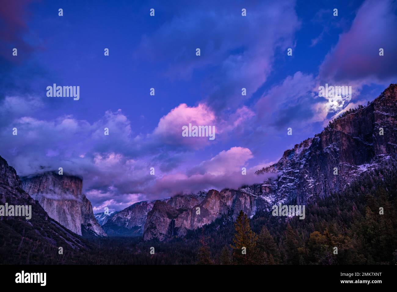The World Famous Tunnel View of Yosemite National Park Stock Photo - Alamy