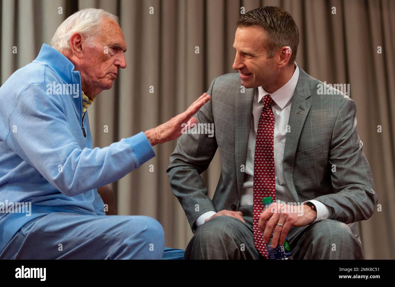 Former Alabama basketball coach Wimp Sanderson, left, speaks with Nate ...