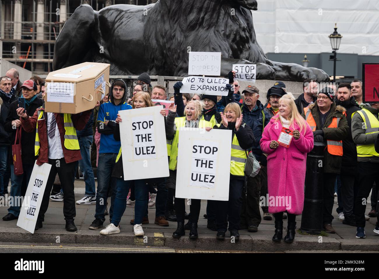Congestion charge road signs in hi-res stock photography and images - Alamy