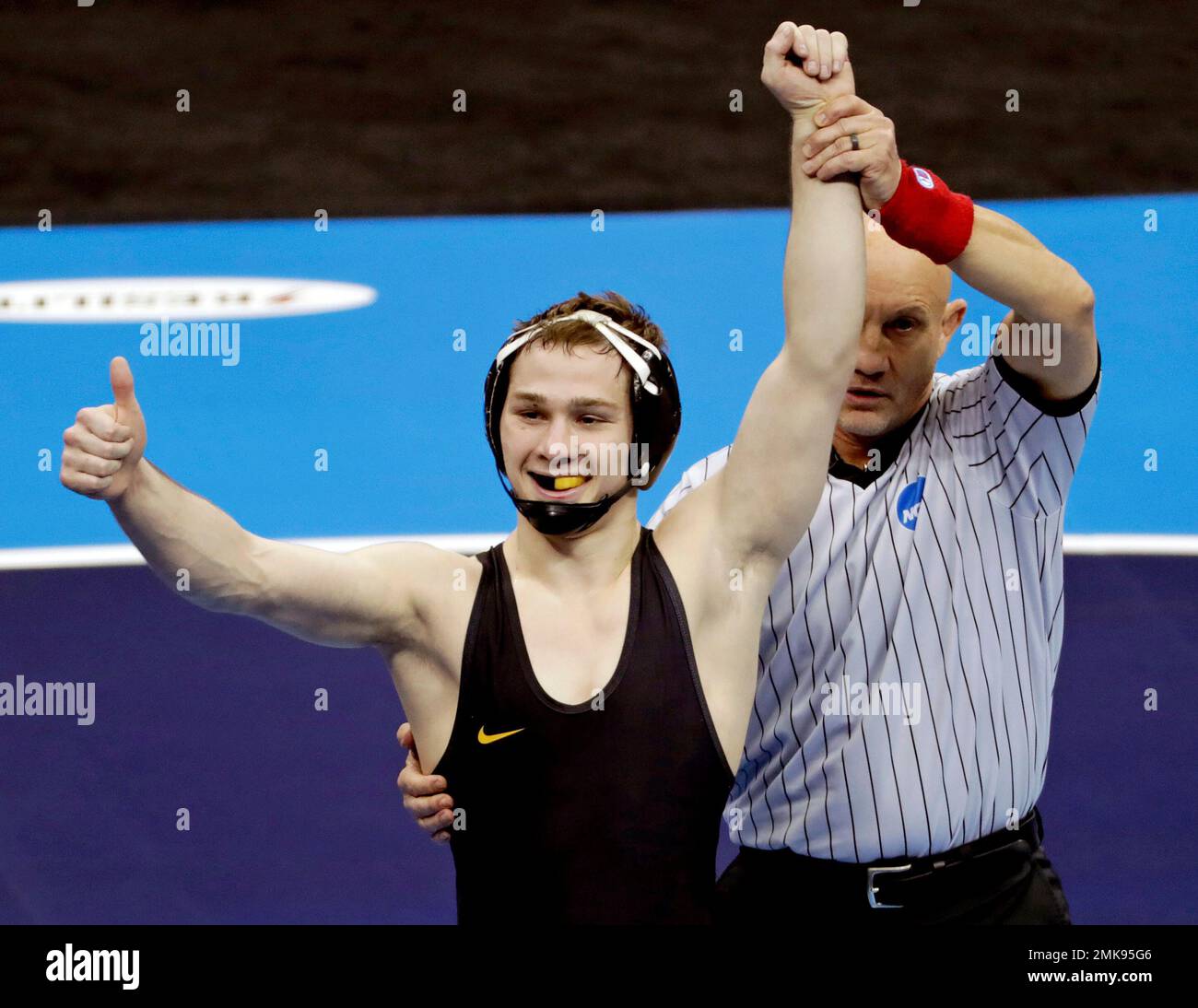 Ncaa wrestling championships hi-res stock photography and images - Alamy