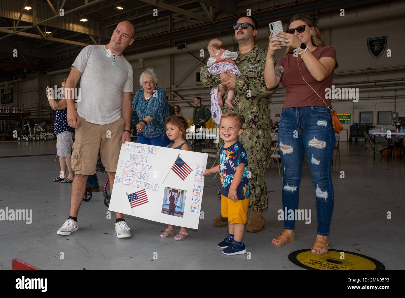 220907-N-RQ186-1183 Norfolk, Va. (September 7, 2022) Families welcome ...