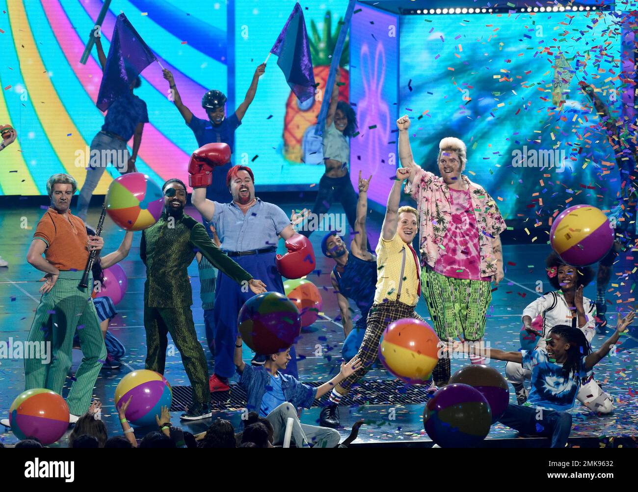 The cast of "SpongeBob SquarePants: The Musical" performs at the ...