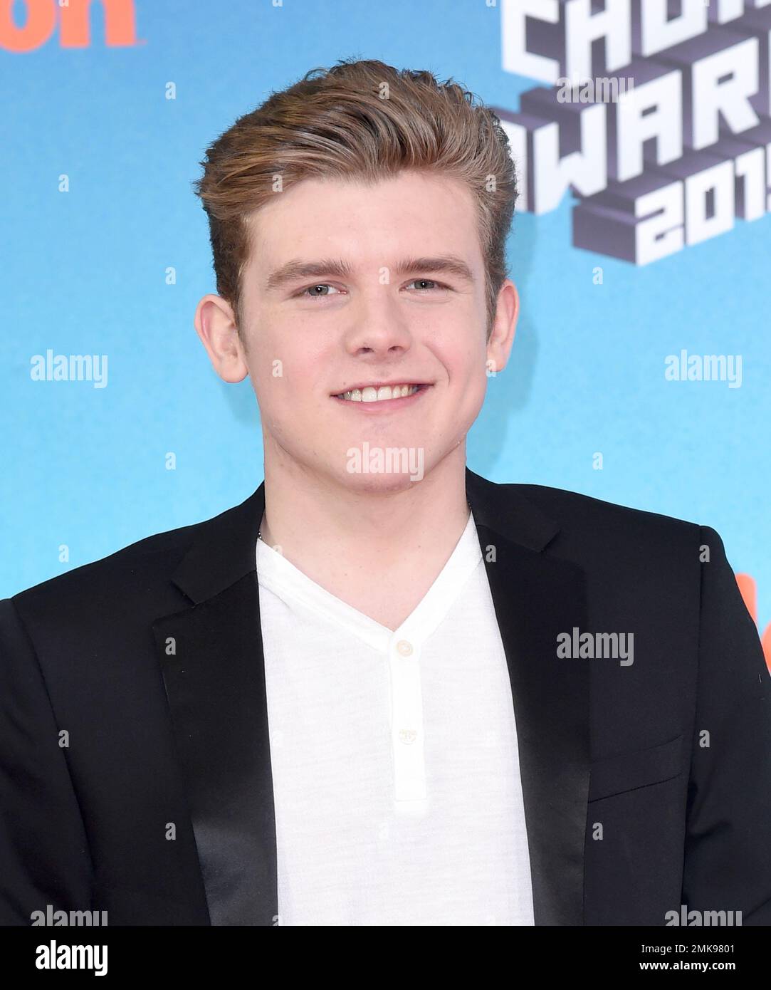 Sean Ryan Fox arrives at the Nickelodeon Kids' Choice Awards on ...