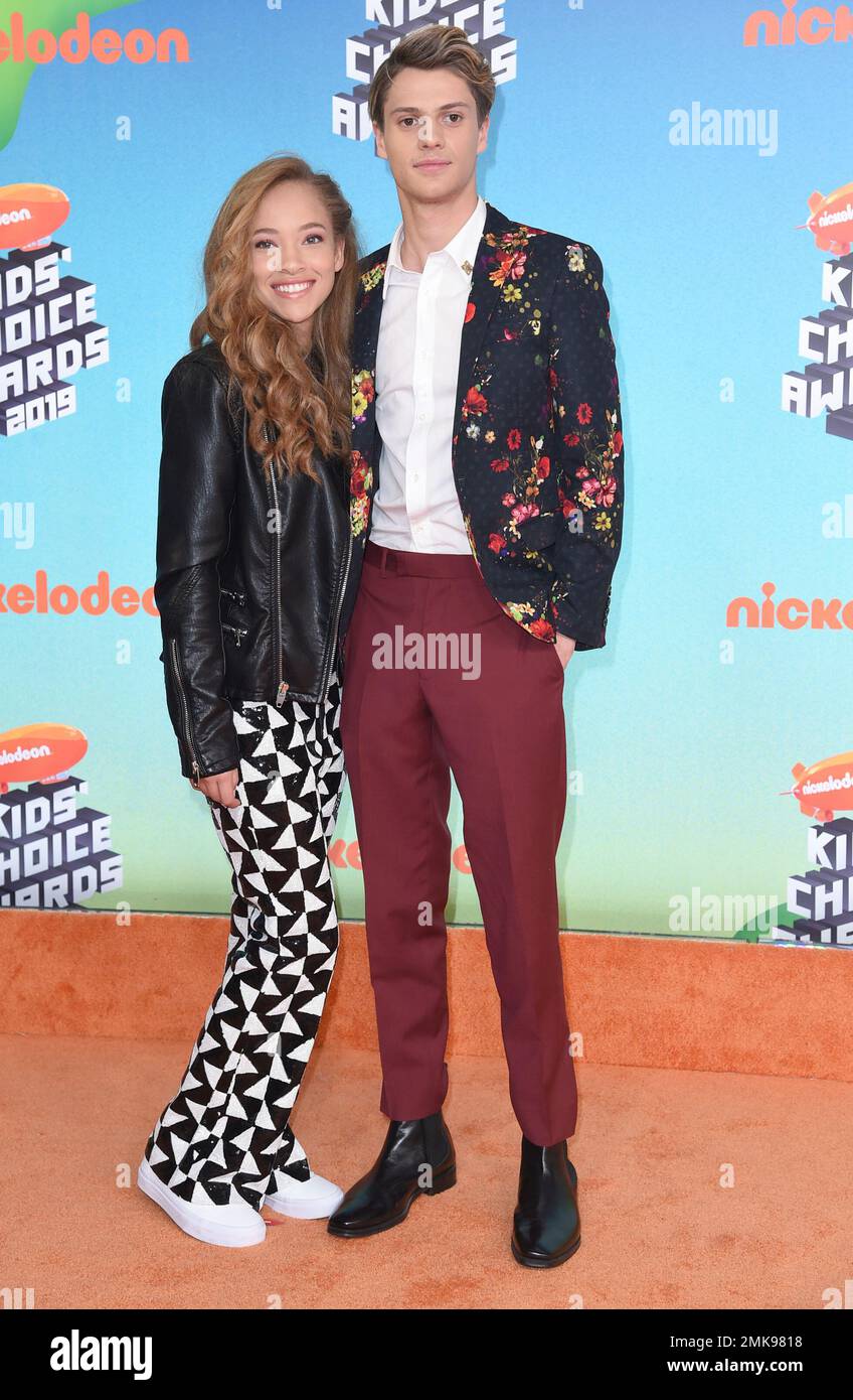 Shelby Simmons, left, and Jace Norman arrive at the Nickelodeon Kids ...