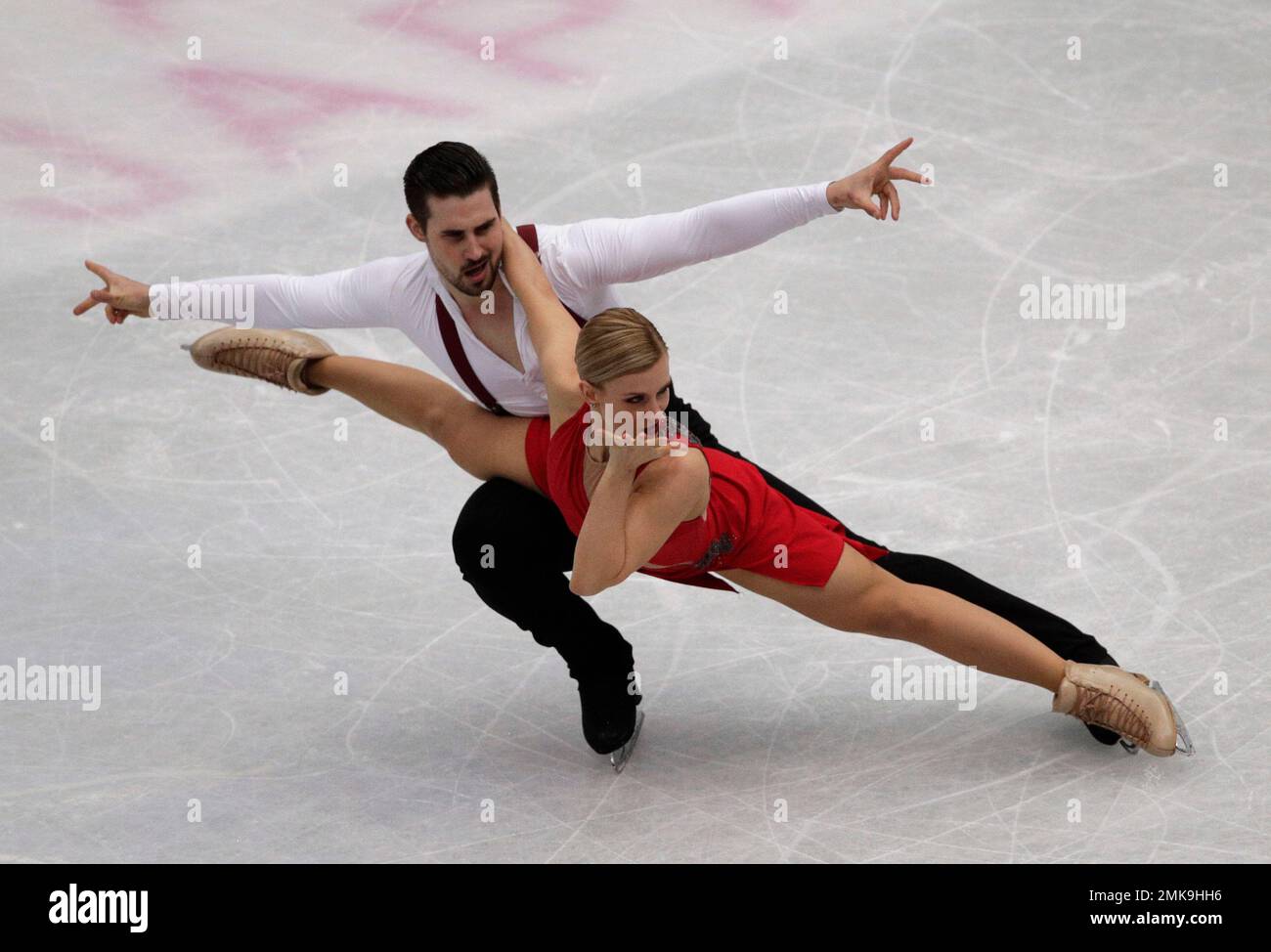 Madison Hubbell and Zachary Donohue of the U.S. perform their ice dance ...